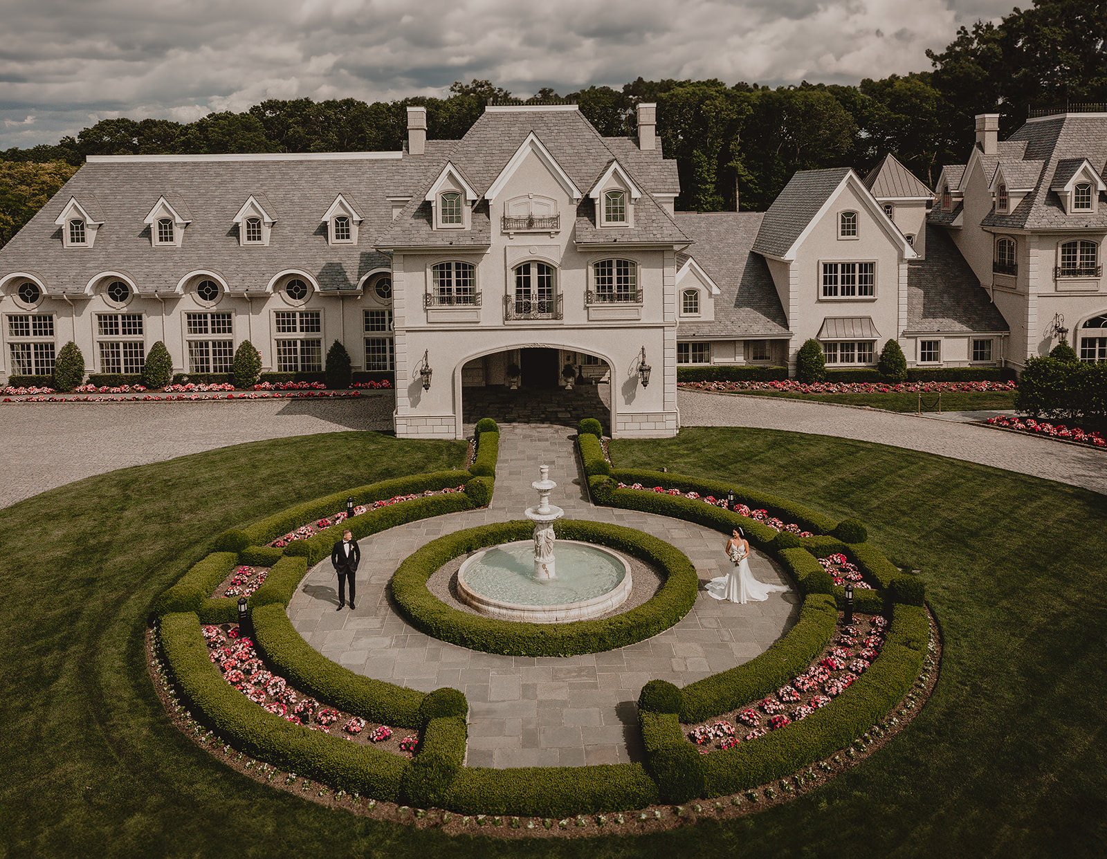 What to Consider When Choosing Your Wedding Venue - J&R Photography