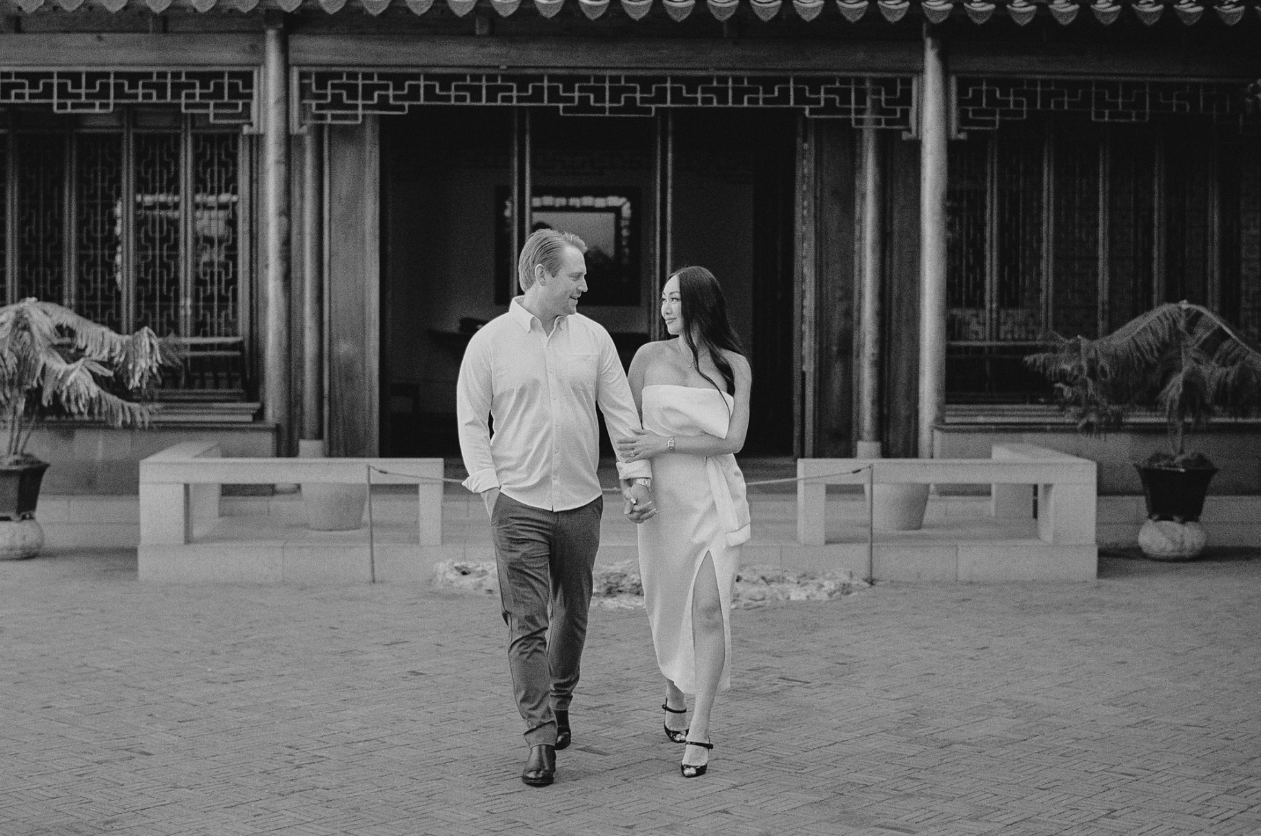 The Met Museum Engagement Session in NYC | Grace & Andrew - J&R Photography